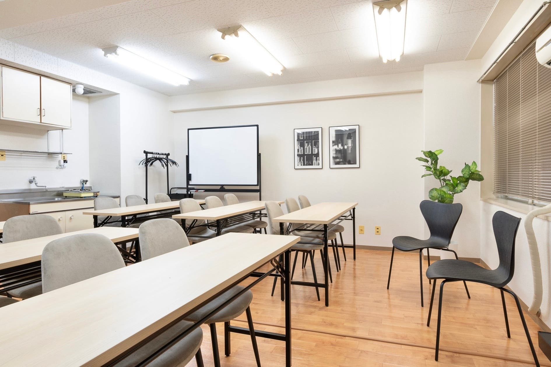 スペモ🏠️広島駅3分🚉モニター📺️イベント🎉撮影📸ビジネス💻️会議👥セミナー✨️680_SMILE会議室広島駅前の写真9