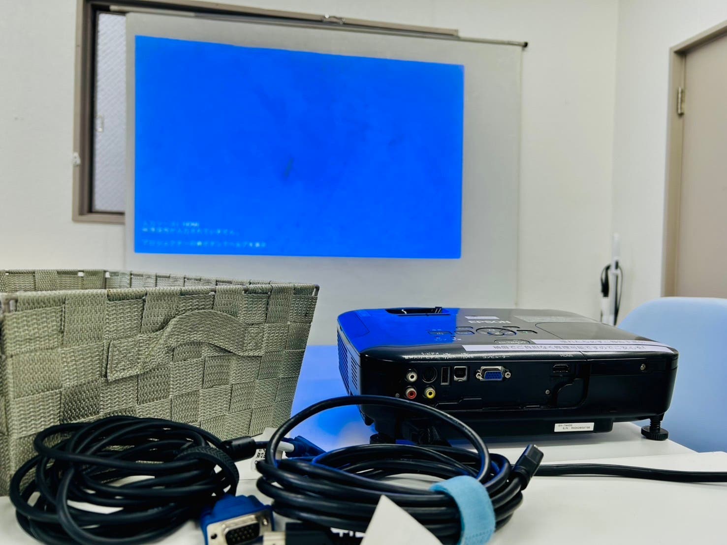 EPSON製プロジェクター＆スクリーンロールの画像2