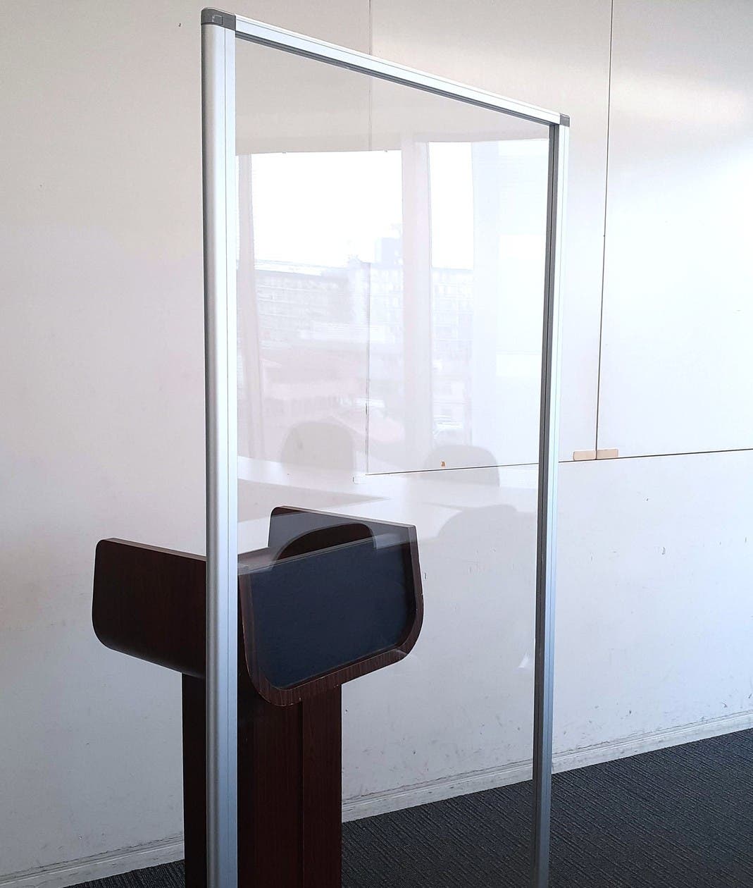 大型アクリルパーテーションの画像1