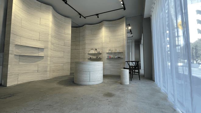 大人数の撮影も◎広い白ホリゾントがある撮影スタジオ|メイクスペース・フィッティングルーム完備の写真3