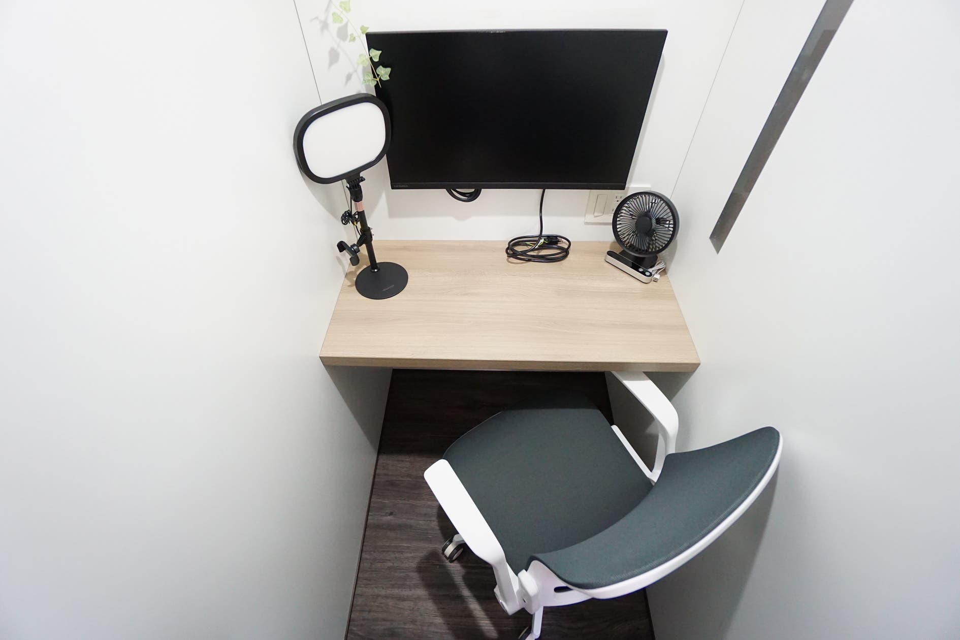 ＜ワークブース烏丸駅前No.2＞烏丸駅徒歩4分✨完全個室📶モニター🖥️電源🔌テレワーク/面接/自習/作業の写真2