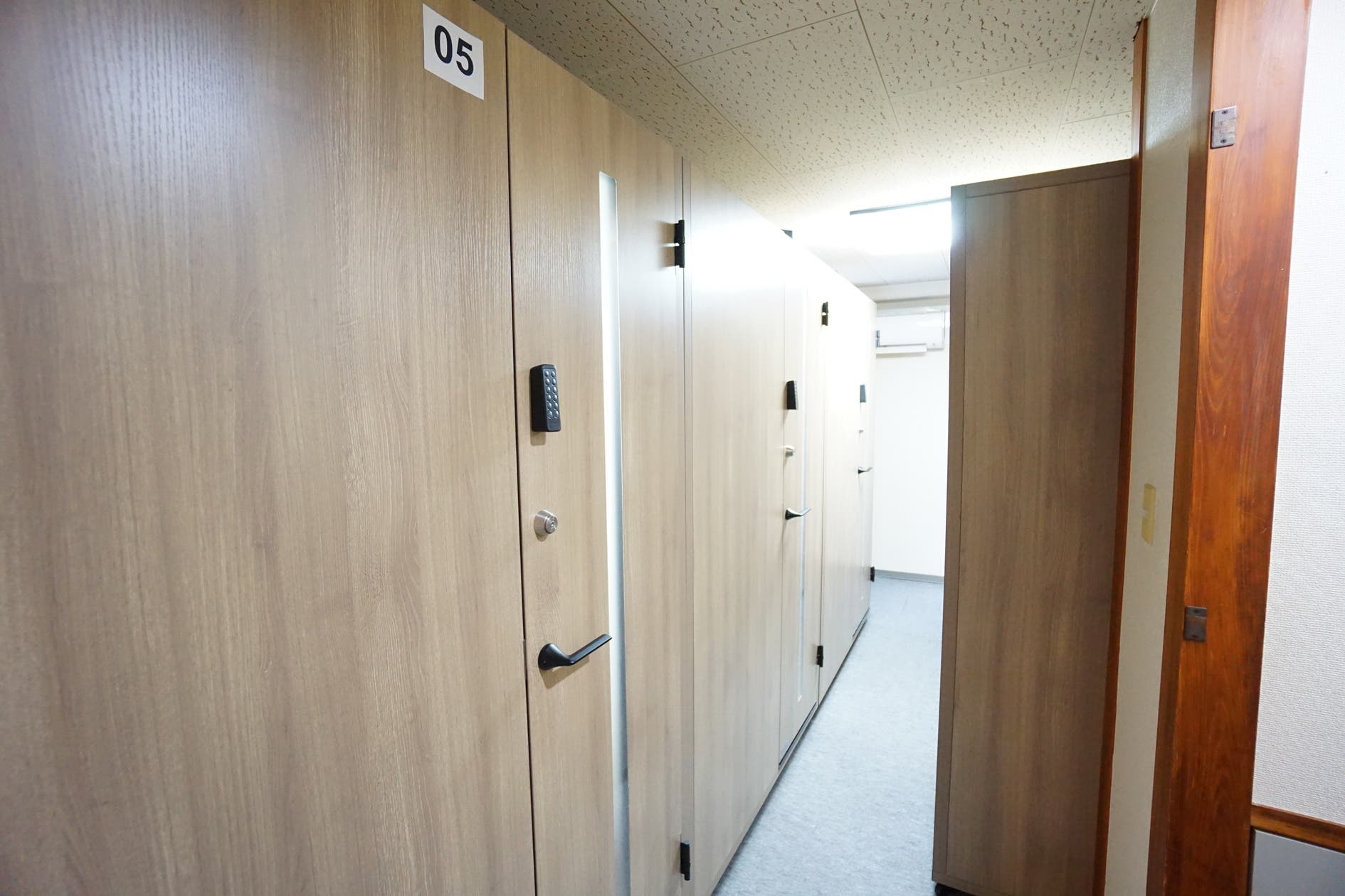 ＜ワークブース烏丸駅前No.2＞烏丸駅徒歩4分✨完全個室📶モニター🖥️電源🔌テレワーク/面接/自習/作業の写真4