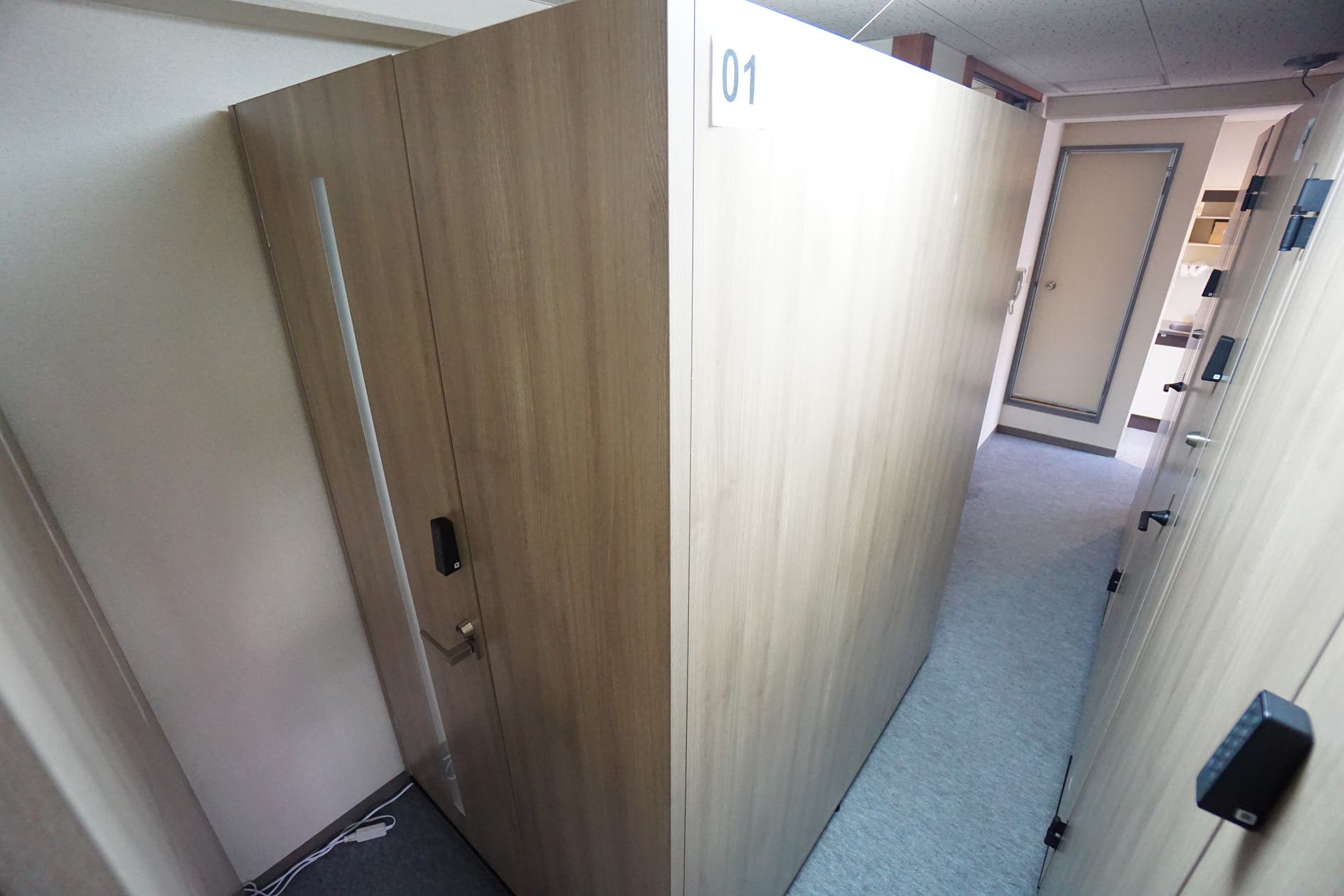 ＜ワークブース烏丸駅前No.4＞烏丸駅徒歩4分✨完全個室📶モニター🖥️電源🔌テレワーク/面接/自習/作業の写真5