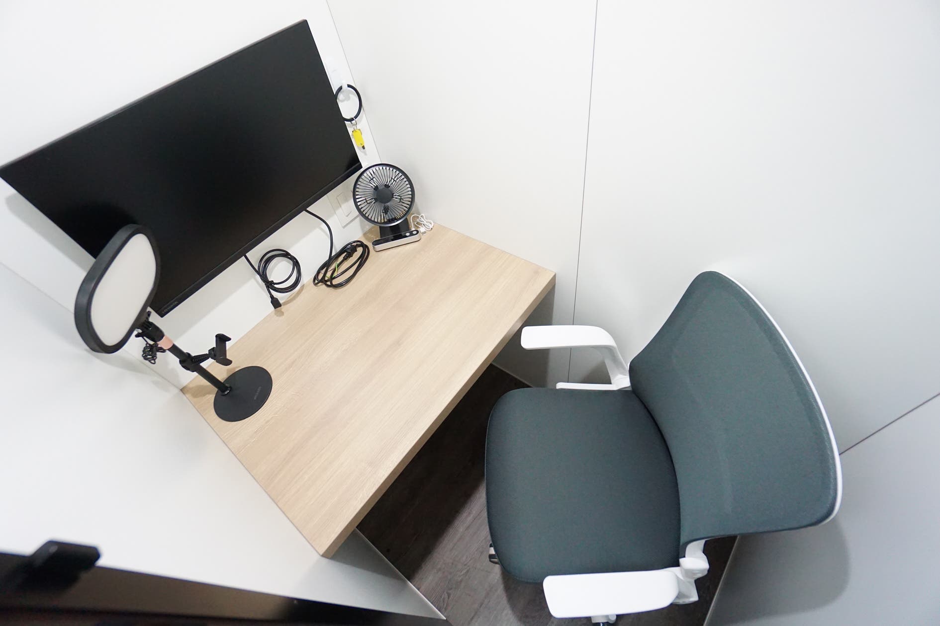 ＜ワークブース烏丸駅前No.5＞烏丸駅徒歩4分✨完全個室📶モニター🖥️電源🔌テレワーク/面接/自習/作業の写真1