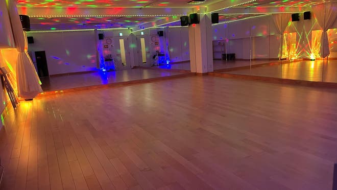 黄金町駅徒歩3分、地下スタジオ、約50㎡、ダンス、ジャンプ、合唱可能の写真3