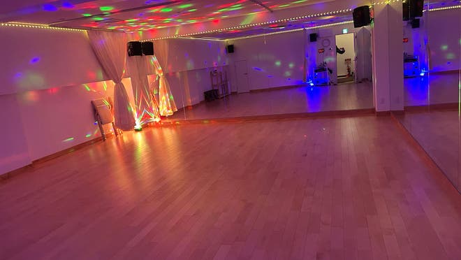 黄金町駅徒歩3分、地下スタジオ、約50㎡、ダンス、ジャンプ、合唱可能の写真5