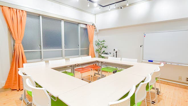 新大阪6分☘️12名+3名利用可🆗天井高2.6mの開放感✨全設備無料|光回線|ホワイトボード|の写真11