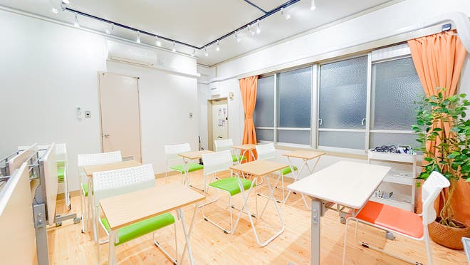 新大阪6分☘️12名+3名利用可🆗天井高2.6mの開放感✨全設備無料|光回線|ホワイトボード|の写真3