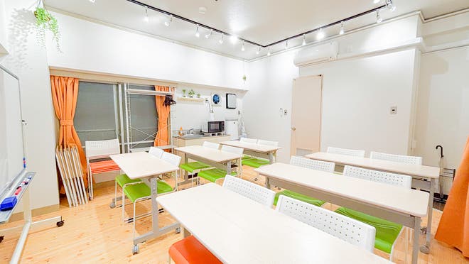 新大阪6分☘️12名+3名利用可🆗天井高2.6mの開放感✨全設備無料|光回線|ホワイトボード|の写真4