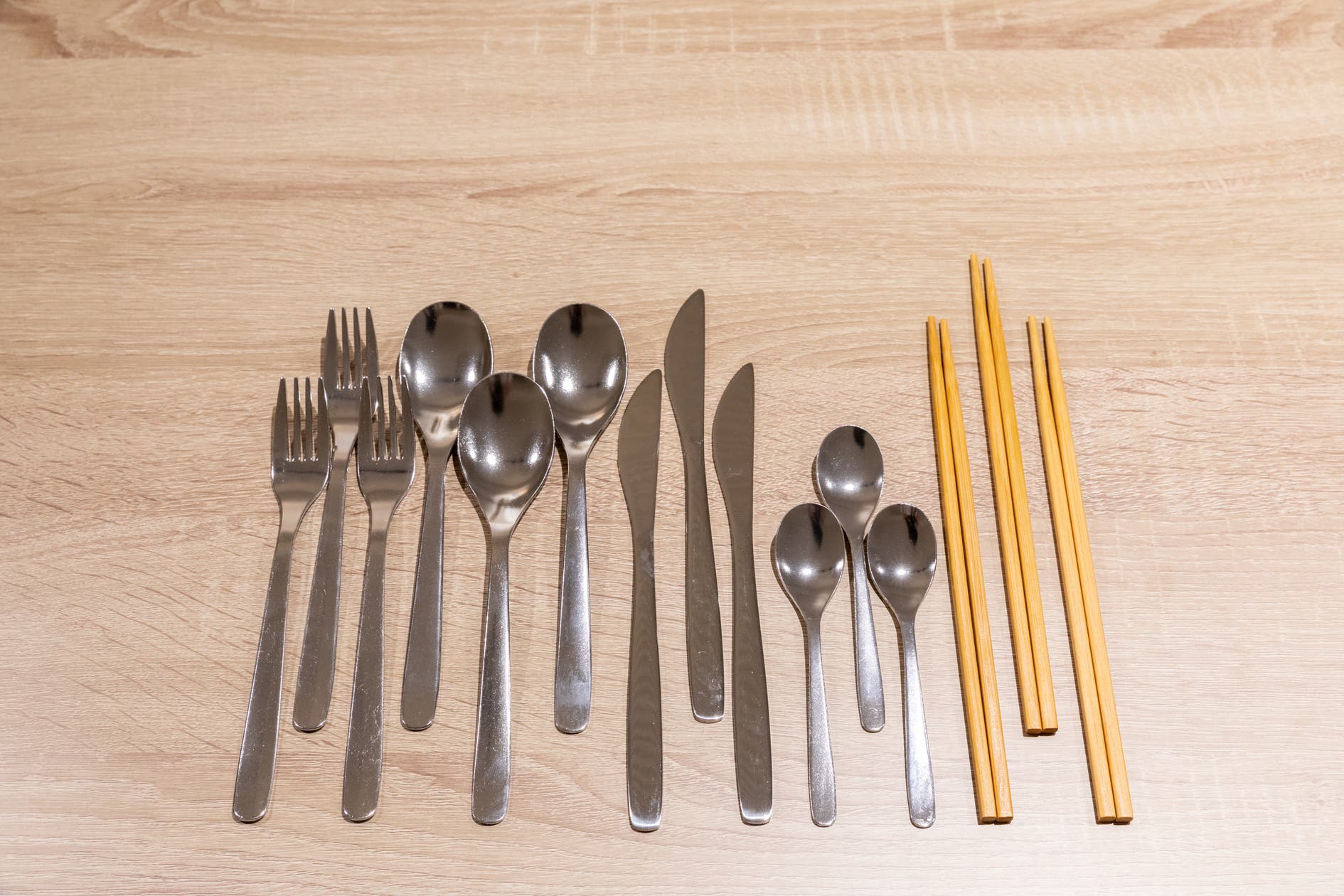 新大阪6分☘️12名＋3名利用可🆗全設備無料｜高速Wi-Fi｜ホワイトボード｜65型スマートTV｜ホワイトボードの写真13