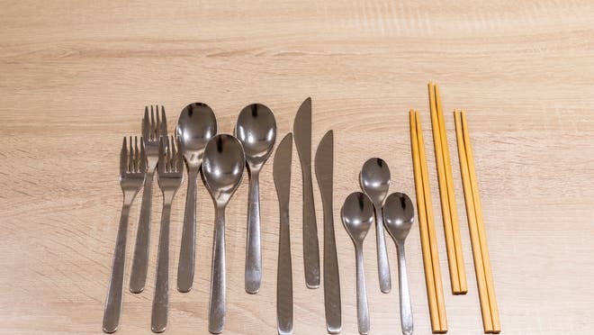 新大阪6分☘️12名+3名利用可🆗全設備無料|高速Wi-Fi|ホワイトボード|65型スマートTV|ホワイトボードの写真13