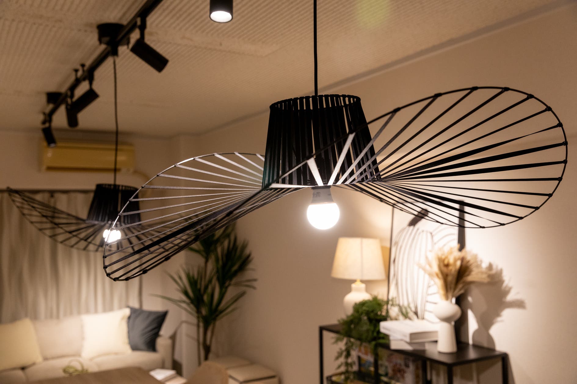 新大阪6分☘️12名＋3名利用可🆗全設備無料｜高速Wi-Fi｜ホワイトボード｜65型スマートTV｜ホワイトボードの写真17