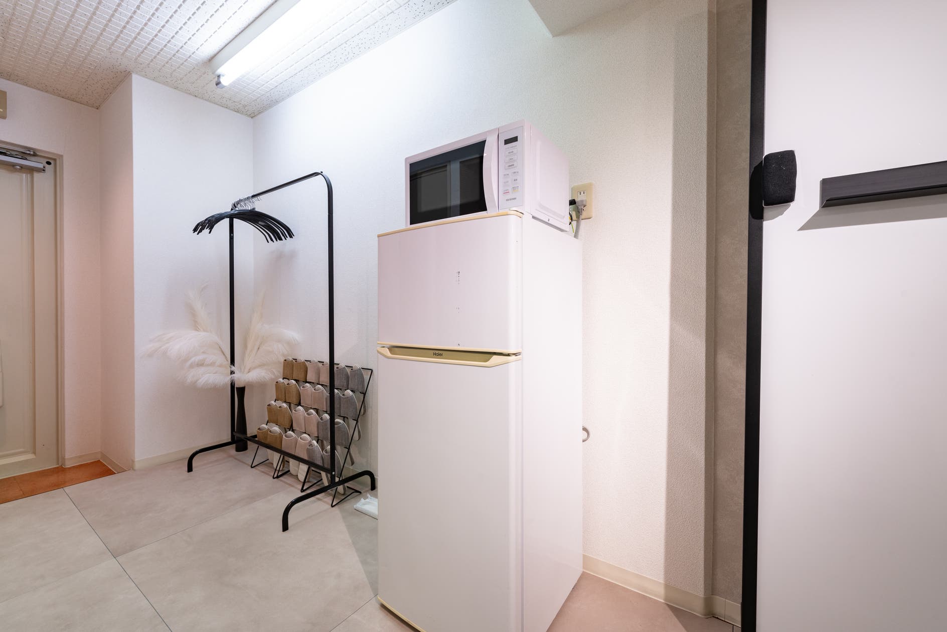 新大阪6分☘️12名＋3名利用可🆗全設備無料｜高速Wi-Fi｜ホワイトボード｜65型スマートTV｜ホワイトボードの写真21