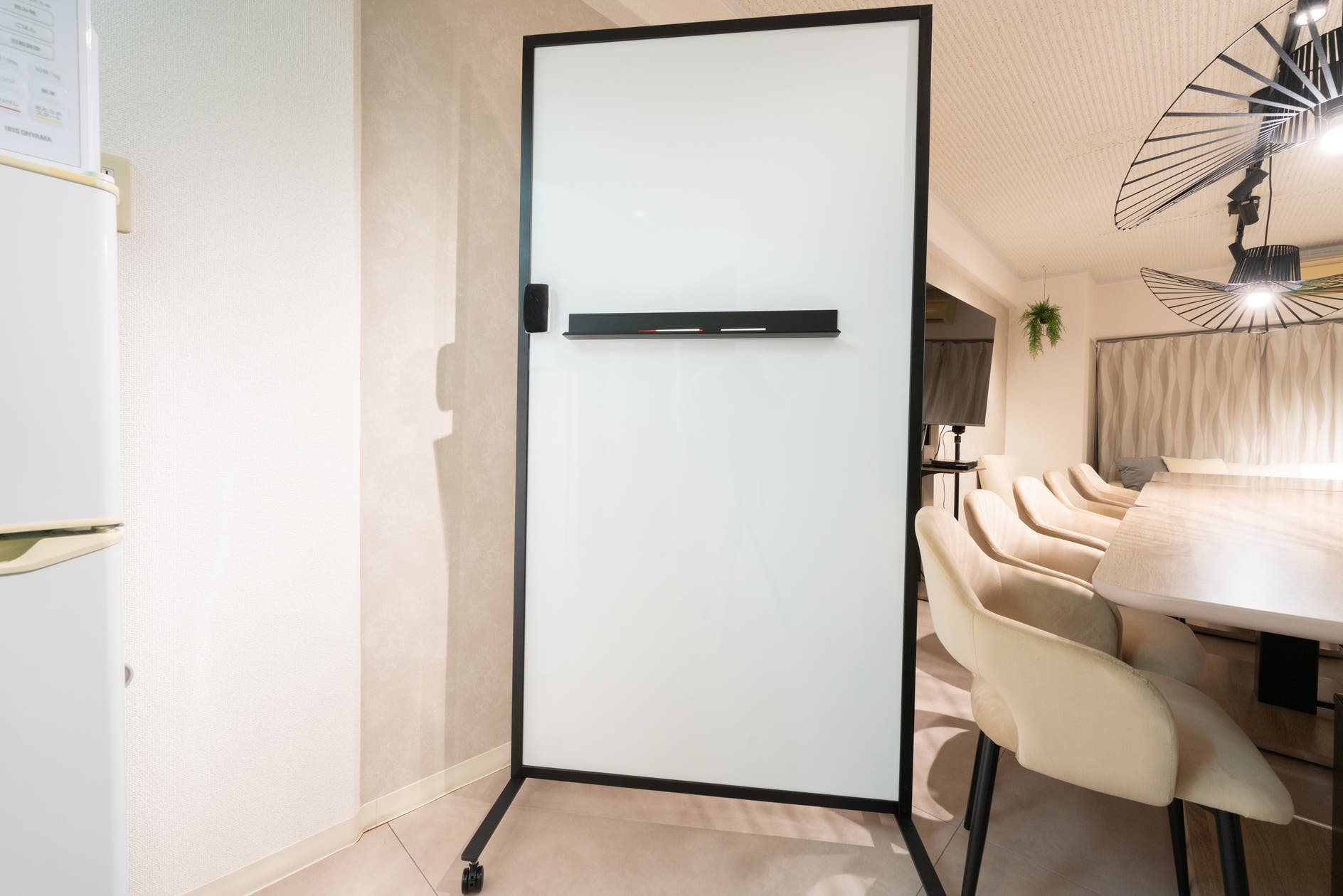 新大阪6分☘️12名＋3名利用可🆗全設備無料｜高速Wi-Fi｜ホワイトボード｜65型スマートTV｜ホワイトボードの写真22