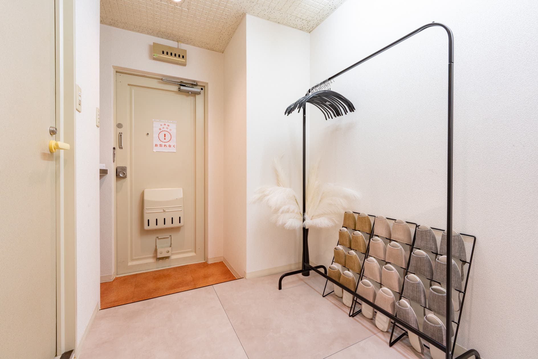 新大阪6分☘️12名＋3名利用可🆗全設備無料｜高速Wi-Fi｜ホワイトボード｜65型スマートTV｜ホワイトボードの写真23