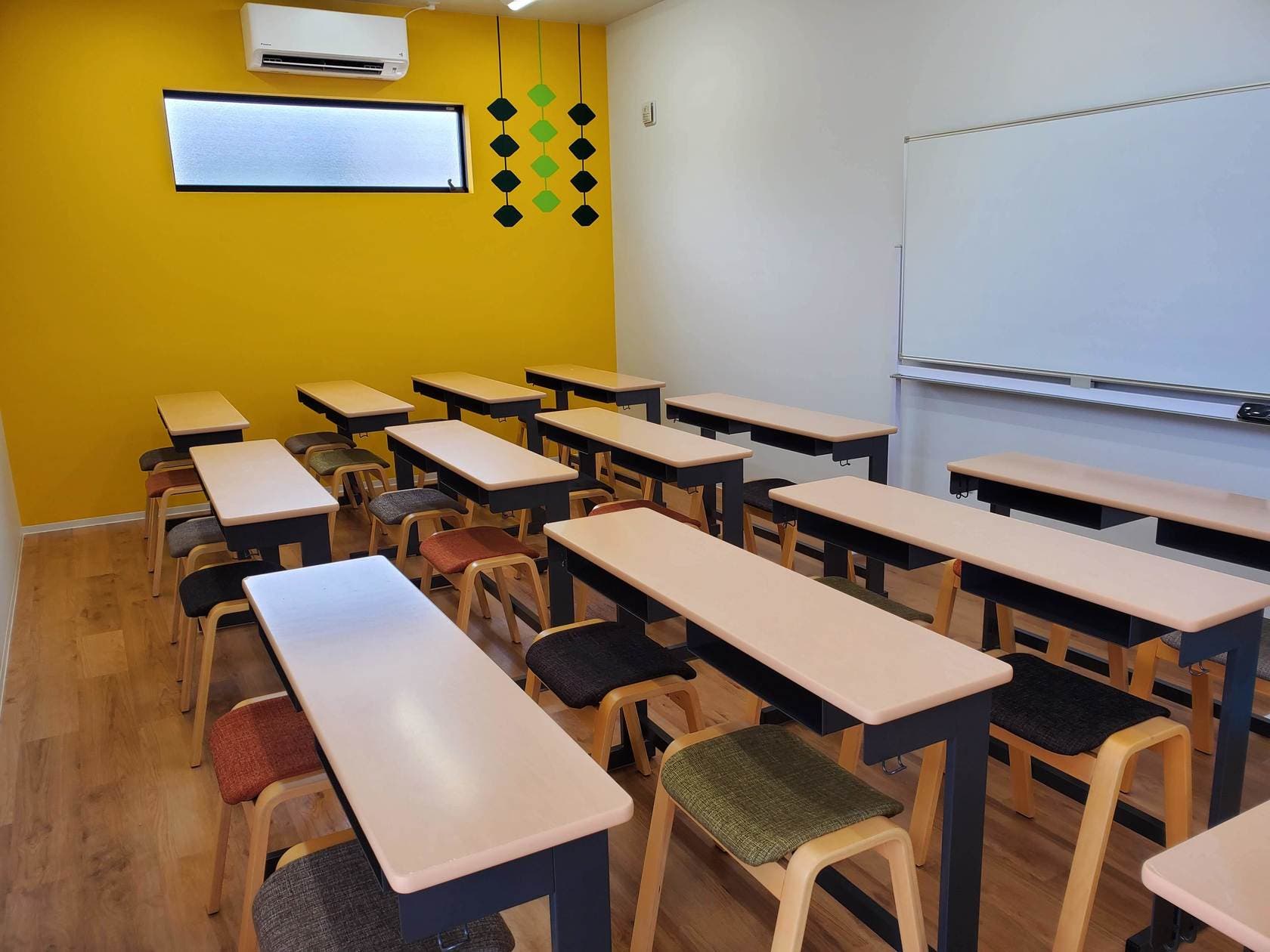 宮崎駅から徒歩15分、車で5分　オプションで駐車スペース7台あります。の写真1