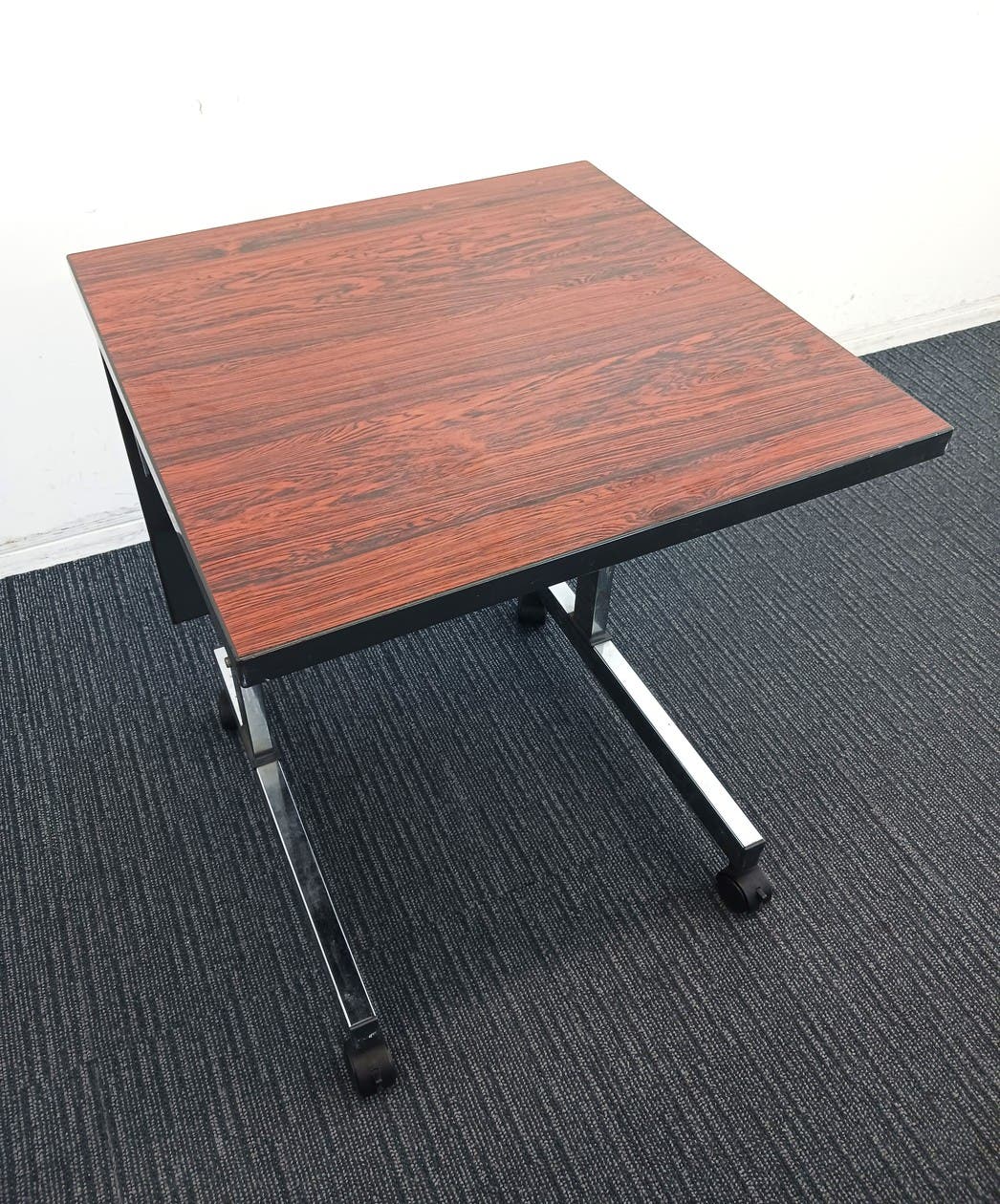 プロジェクター台の画像1