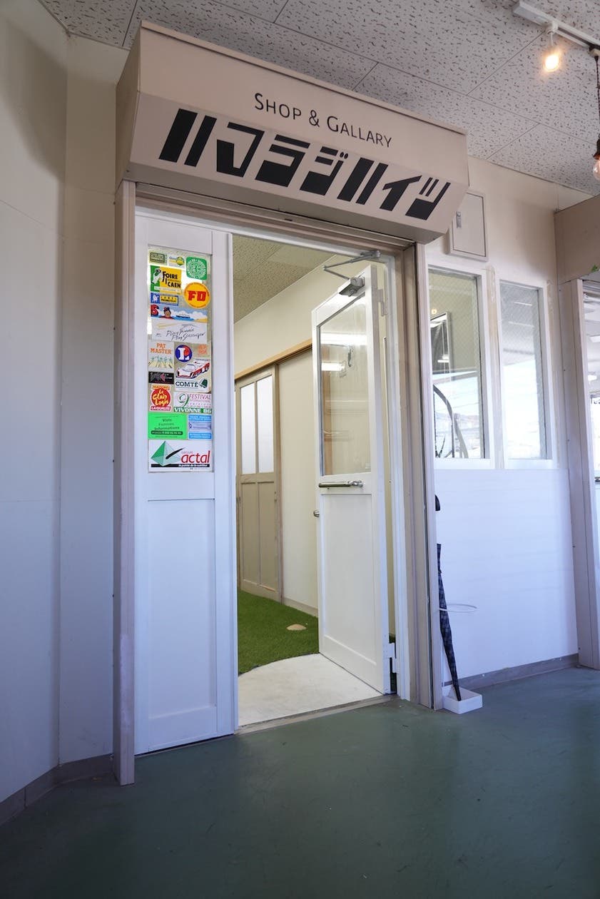 浜松駅から車で10分弱/遠鉄ストア佐鳴台・真正面のビル２階。75㎡広々室内に人工芝が敷き詰められたイベント会場/浜松市の写真10