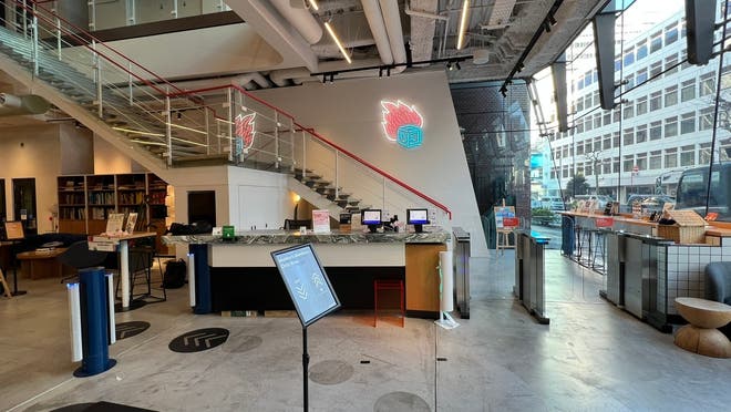 原宿 アイスバーグ モダンで開放感のある空間が、特別なひとときを演出!【miuchi株式会社】の写真2