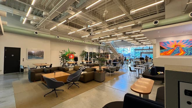 原宿 アイスバーグ モダンで開放感のある空間が、特別なひとときを演出!【miuchi株式会社】の写真1