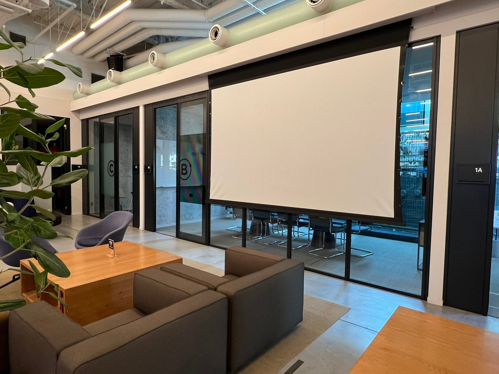 原宿 アイスバーグ  モダンで開放感のある空間が、特別なひとときを演出！【miuchi株式会社】の写真10