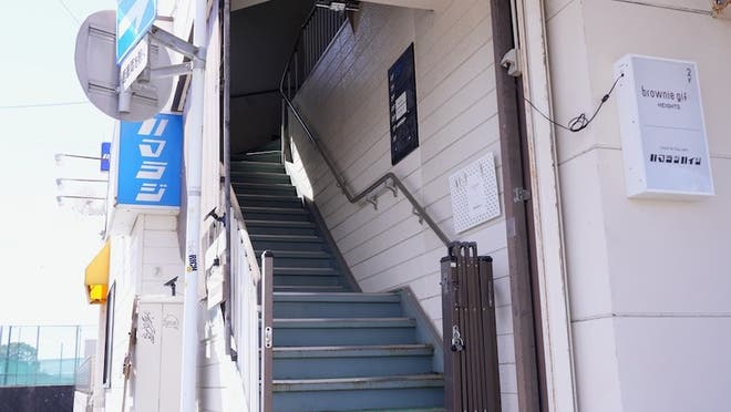 浜松駅から車で10分弱/遠鉄ストア佐鳴台・真正面のビル2階。75㎡広々室内に人工芝が敷き詰められたイベント会場/浜松市の写真13