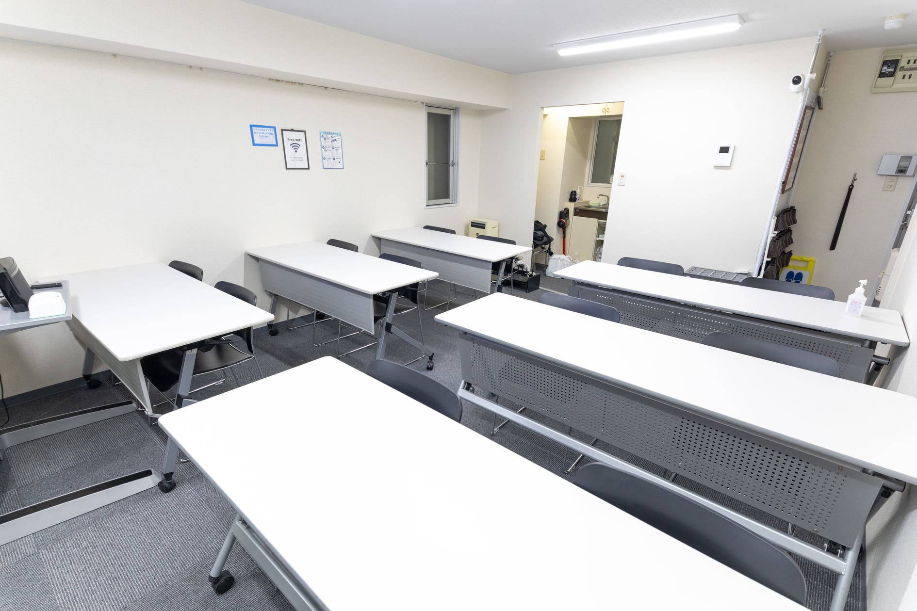 【リモートベース丸の内】⚡️15人会議室⚡️大型モニター⚡️リモートワークに最高アーロンチェア⚡️丸の内駅2分⚡️の写真5