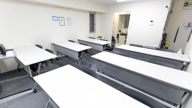 【リモートベース丸の内】⚡️15人会議室⚡️大型モニター⚡️リモートワークに最高アーロンチェア⚡️丸の内駅2分⚡️の写真5