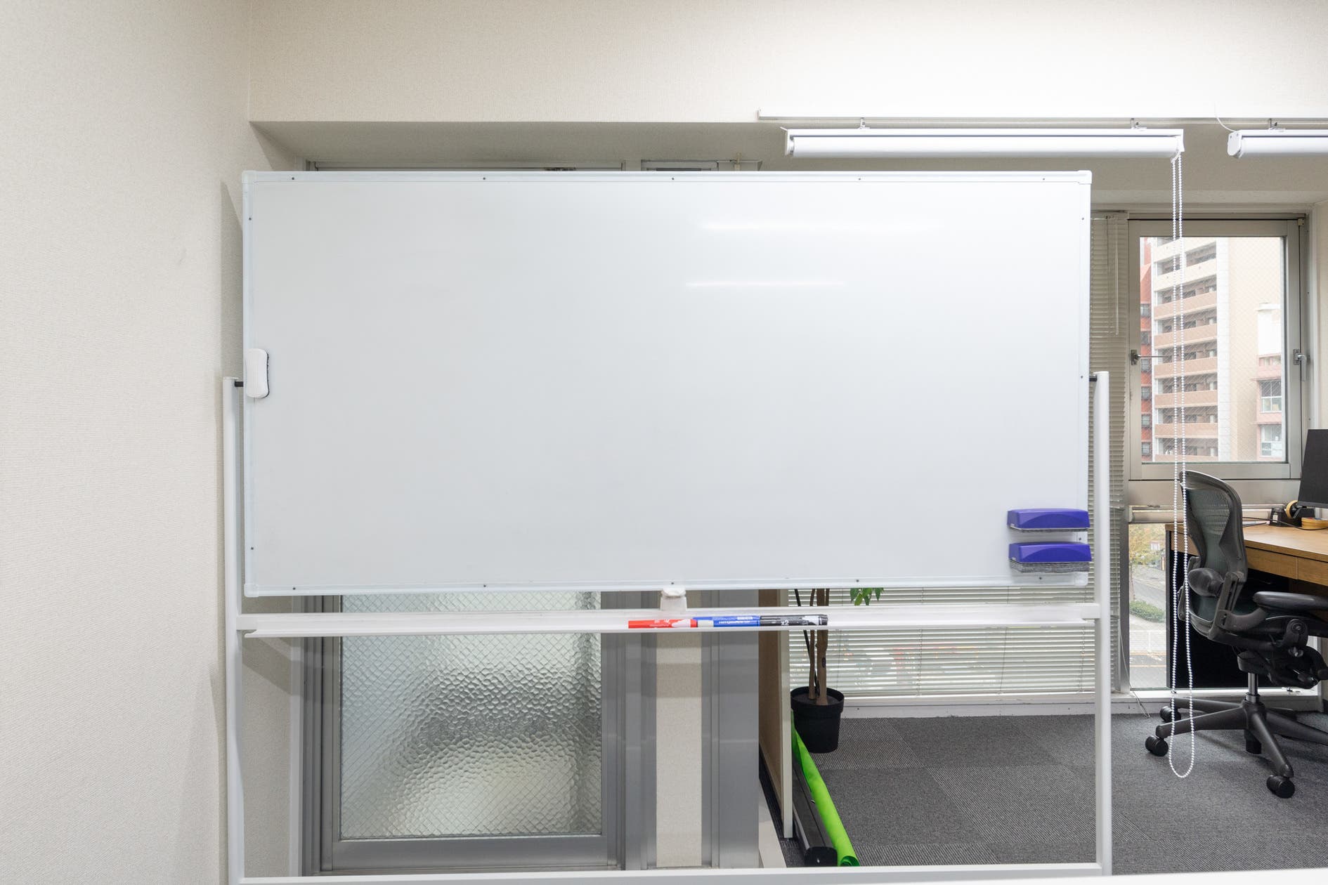 【リモートベース丸の内】⚡️15人会議室⚡️大型モニター⚡️リモートワークに最高アーロンチェア⚡️丸の内駅2分⚡️の写真14