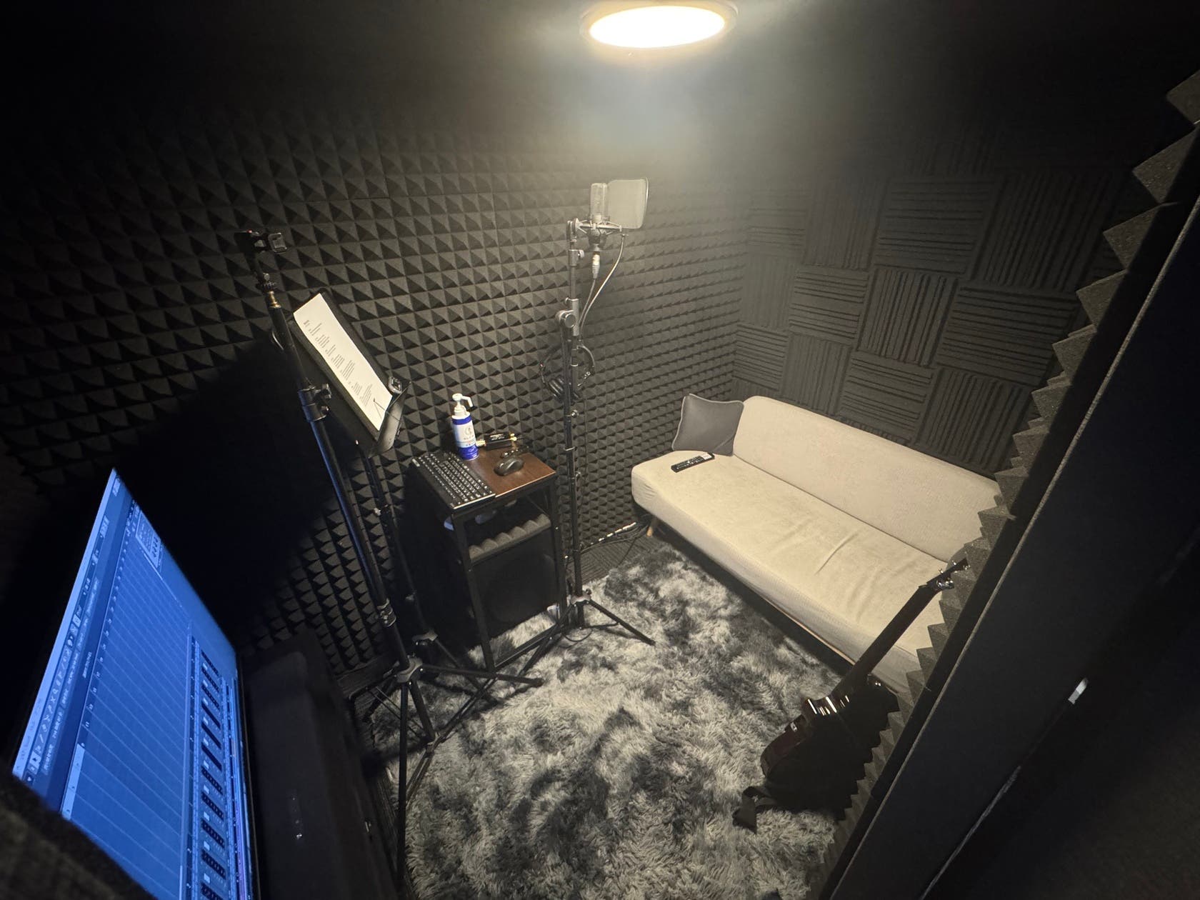 大阪日本橋の【ボーカルレコーディングスタジオ】エンジニア料込みの写真1