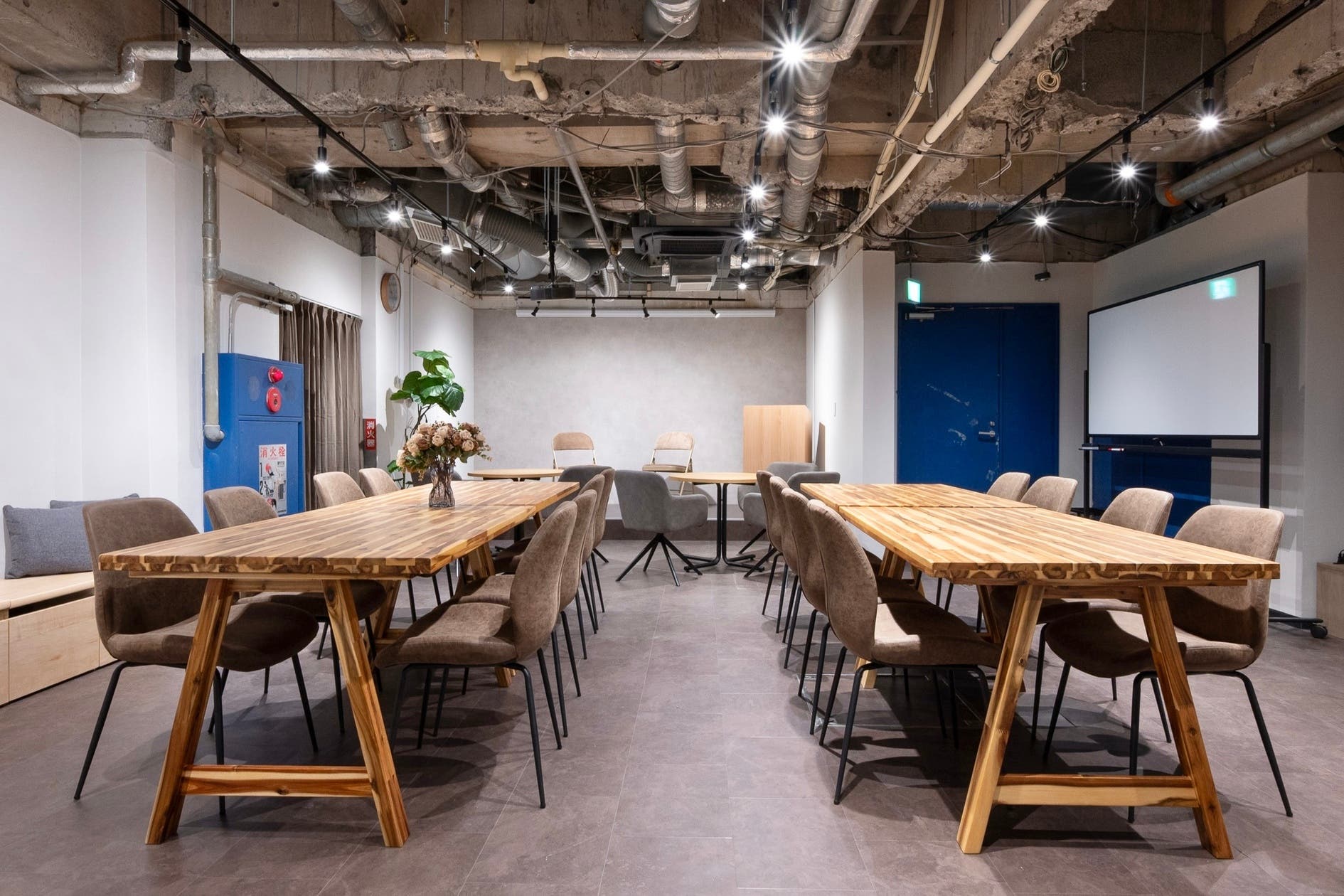 元町・中華街駅徒歩1分🚃最大40名着席/24h🎉大型スクリーン＆ステージ🎬映画・大人気ゲーム機🎮の写真5