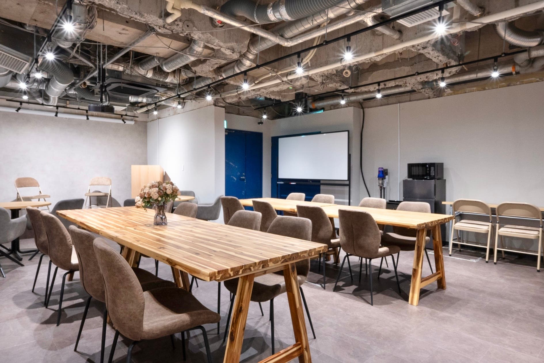 元町・中華街駅徒歩1分🚃最大40名着席/24h🎉大型スクリーン＆ステージ🎬映画・大人気ゲーム機🎮の写真8