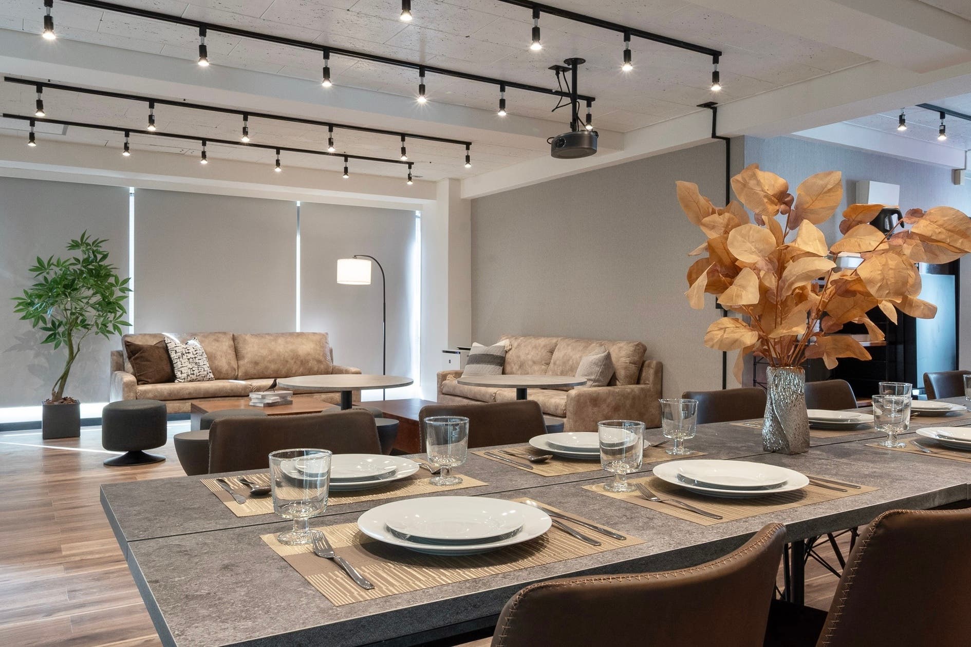 池袋駅3分🚃24H/最大30名着席🎉大型スクリーン🎬映画・大人気ゲーム機🎮おしゃれなケータリング♪の写真6