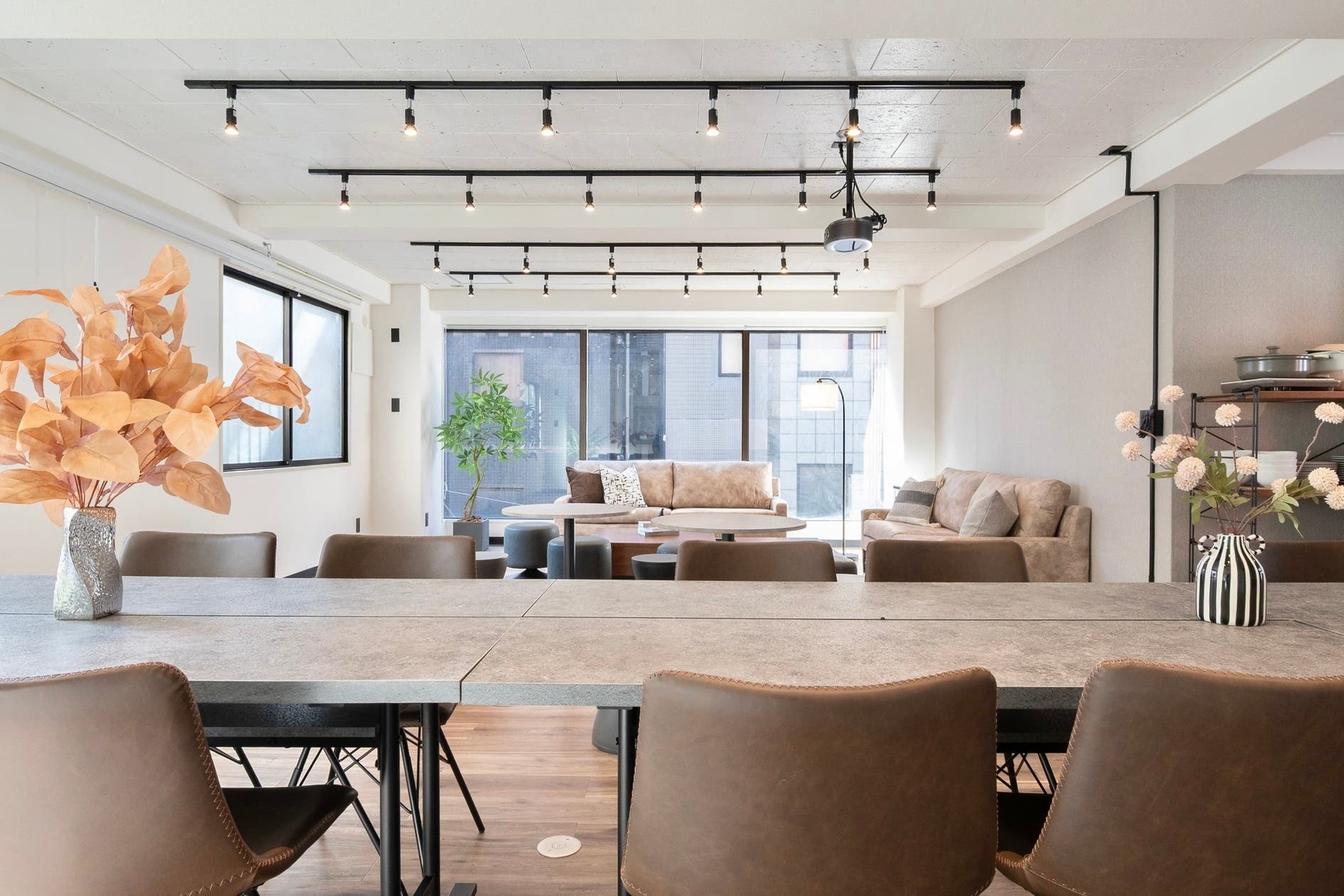 池袋駅3分🚃24H/最大30名着席🎉大型スクリーン🎬映画・大人気ゲーム機🎮おしゃれなケータリング♪の写真8