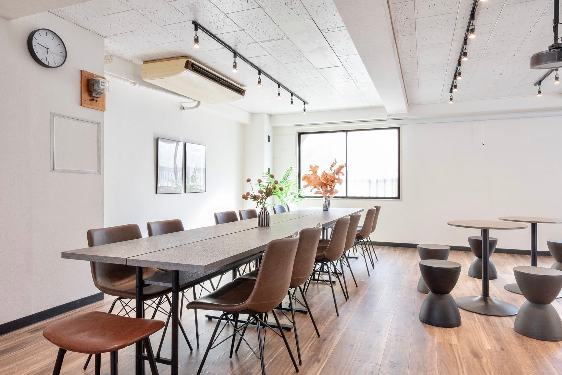 池袋駅3分🚃24H/最大30名着席🎉大型スクリーン🎬映画・大人気ゲーム機🎮おしゃれなケータリング♪の写真9