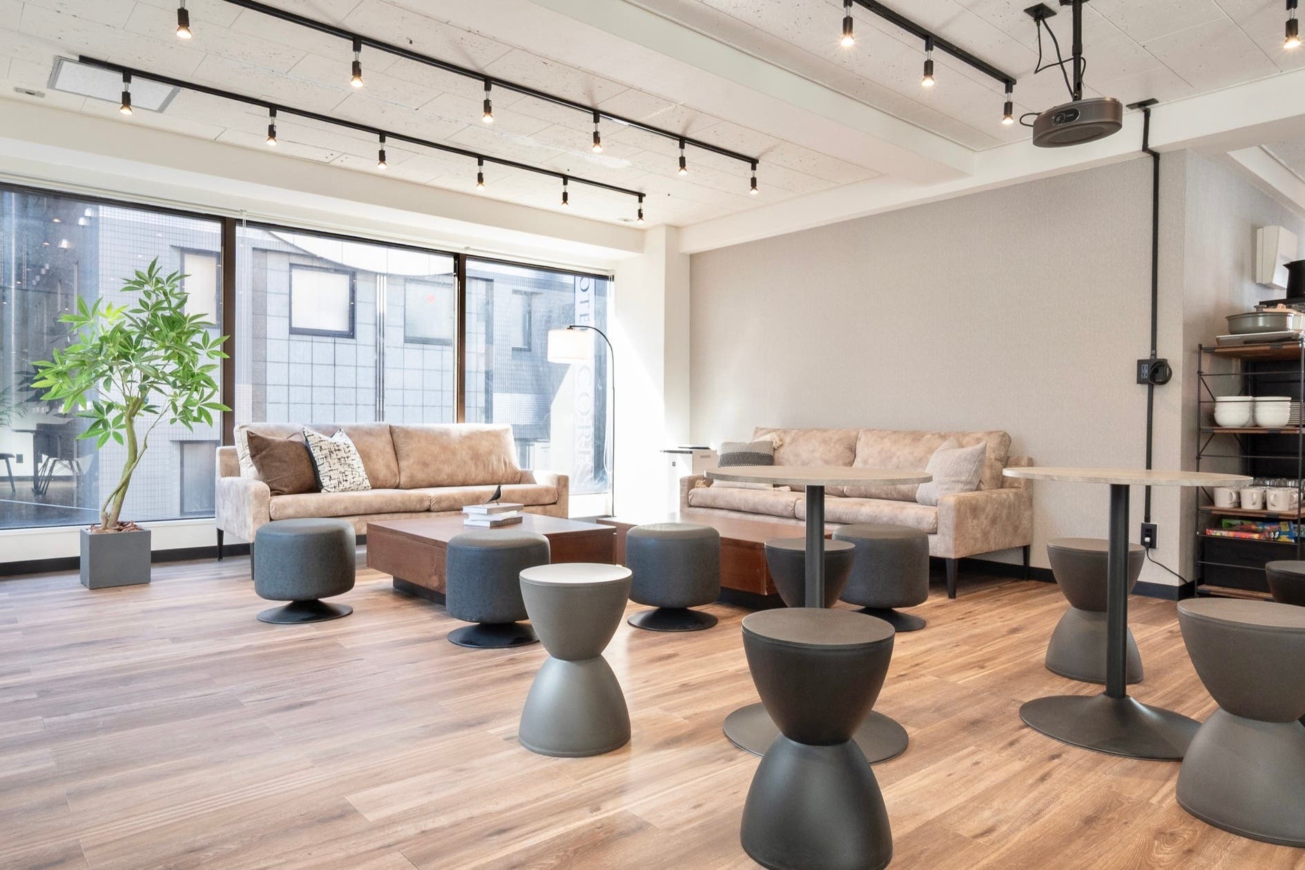 池袋駅3分🚃24H/最大30名着席🎉大型スクリーン🎬映画・大人気ゲーム機🎮おしゃれなケータリング♪の写真10