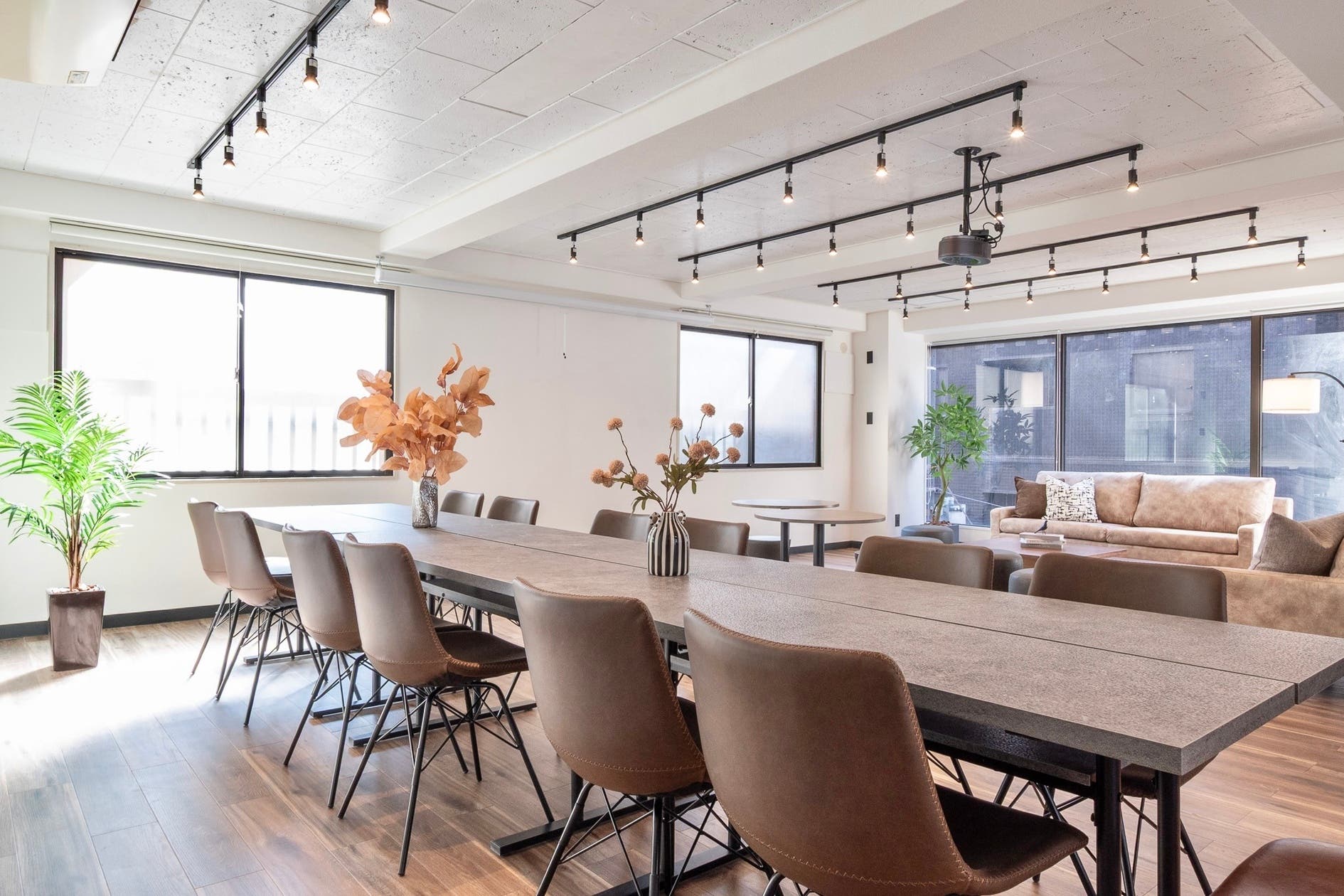 池袋駅3分🚃24H/最大30名着席🎉大型スクリーン🎬映画・大人気ゲーム機🎮おしゃれなケータリング♪の写真13