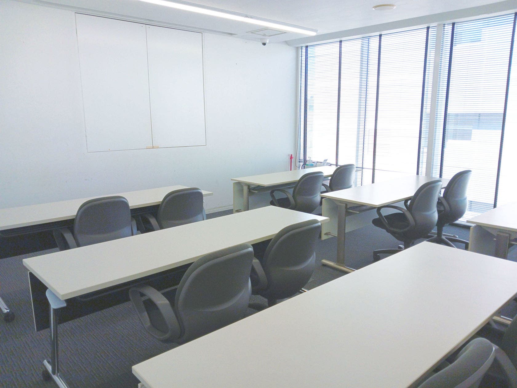 【柏駅徒歩3分】ビジネスに最適！12名まで利用可能な貸会議室（会議室１）の写真4