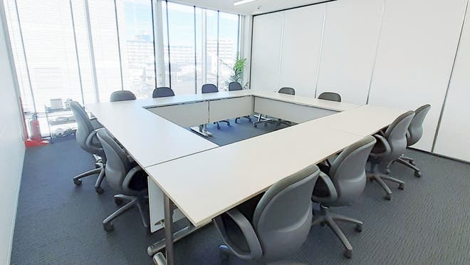 【柏駅徒歩3分】ビジネスに最適!12名まで利用可能な貸会議室(会議室1)の写真1