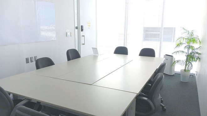 【柏駅徒歩3分】ビジネスに最適!8名まで利用可能な貸会議室(会議室4)の写真2