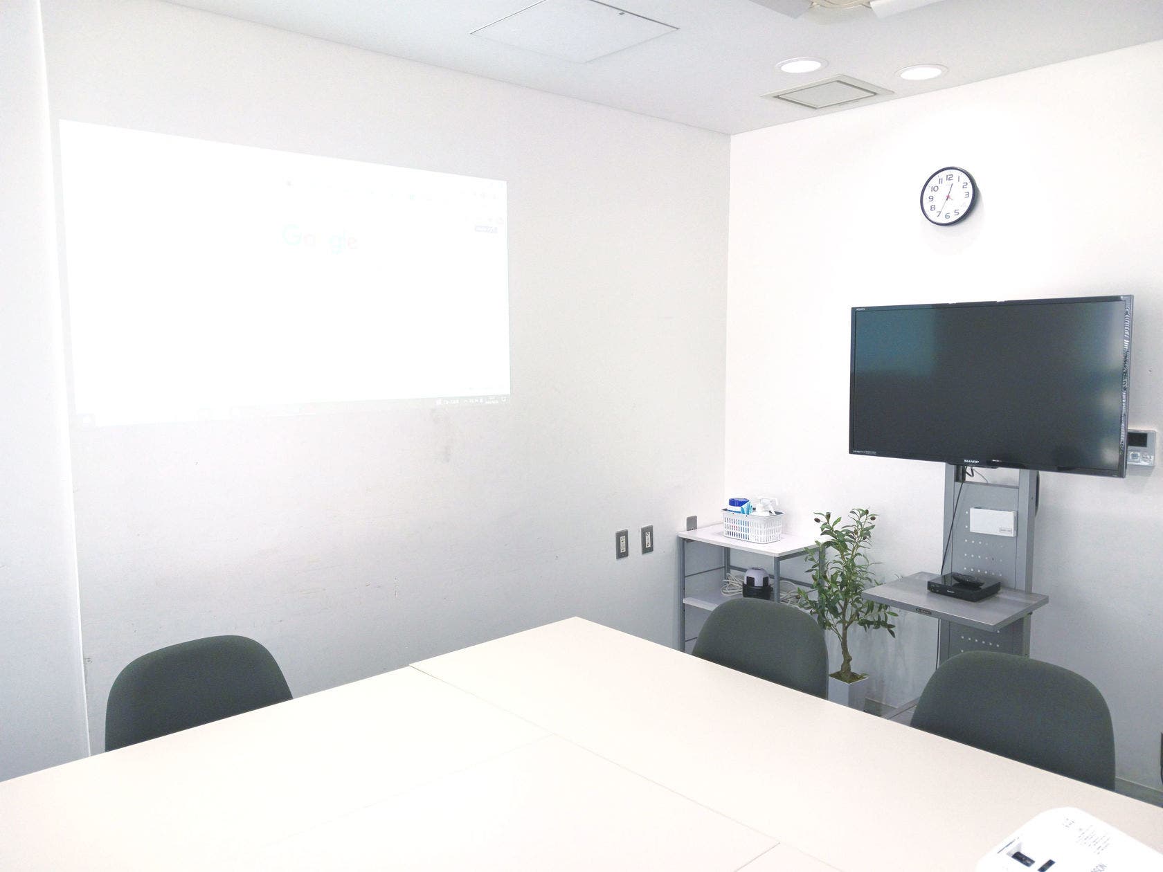 【柏駅徒歩3分】ビジネスに最適！8名まで利用可能な貸会議室（会議室４）の写真4