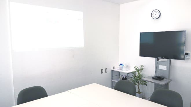 【柏駅徒歩3分】ビジネスに最適!8名まで利用可能な貸会議室(会議室4)の写真4