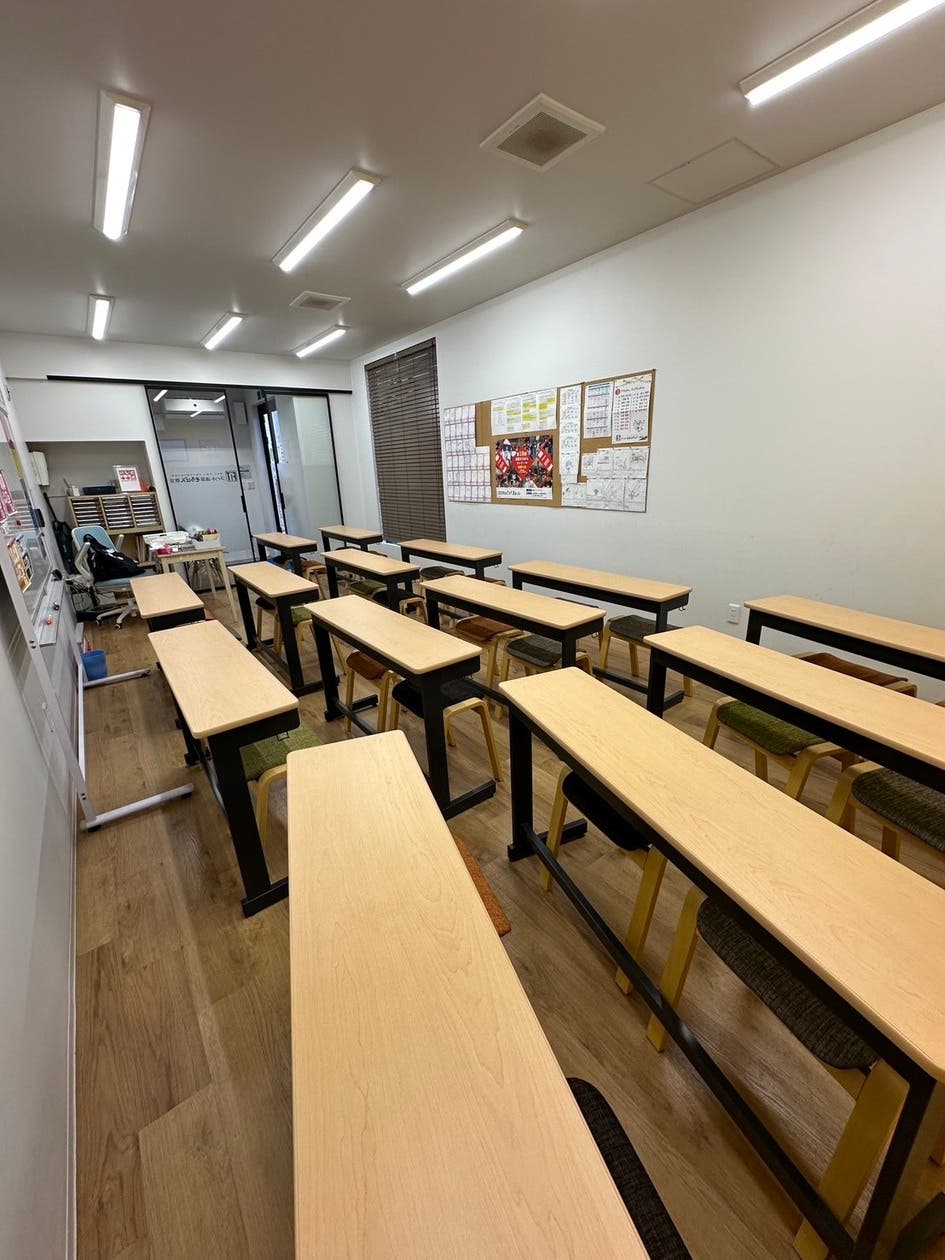 宮崎駅から徒歩15分、車で5分　オプションで駐車スペース7台あります。の写真4