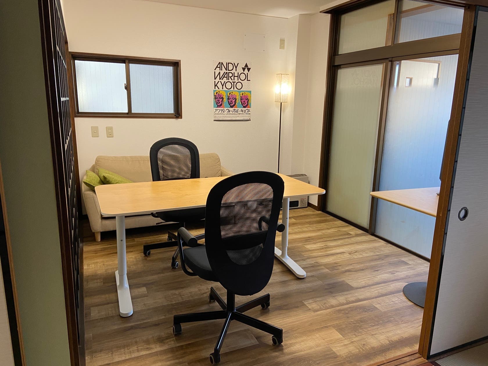 150㎡の広々とした一戸建を一組で貸切。BARカウンター,ソファ,キッチン,和室あり。パーティー,研修や個人/家族で観光の休憩にの写真4