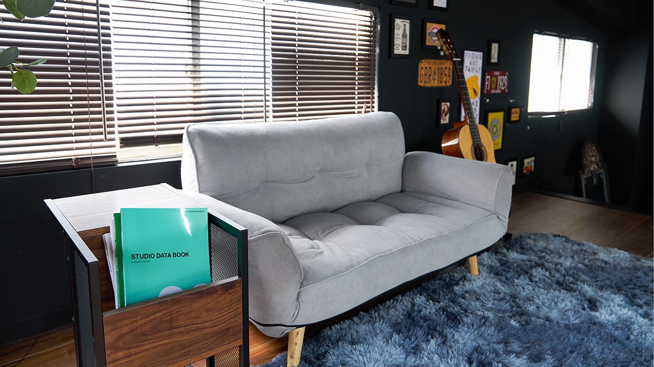 プロ用機材無料貸出、神戸駅から徒歩5分、天井4ｍ広々 3面白ホリ スタジオ 撮影スタジオ レンタルスタジオの写真8