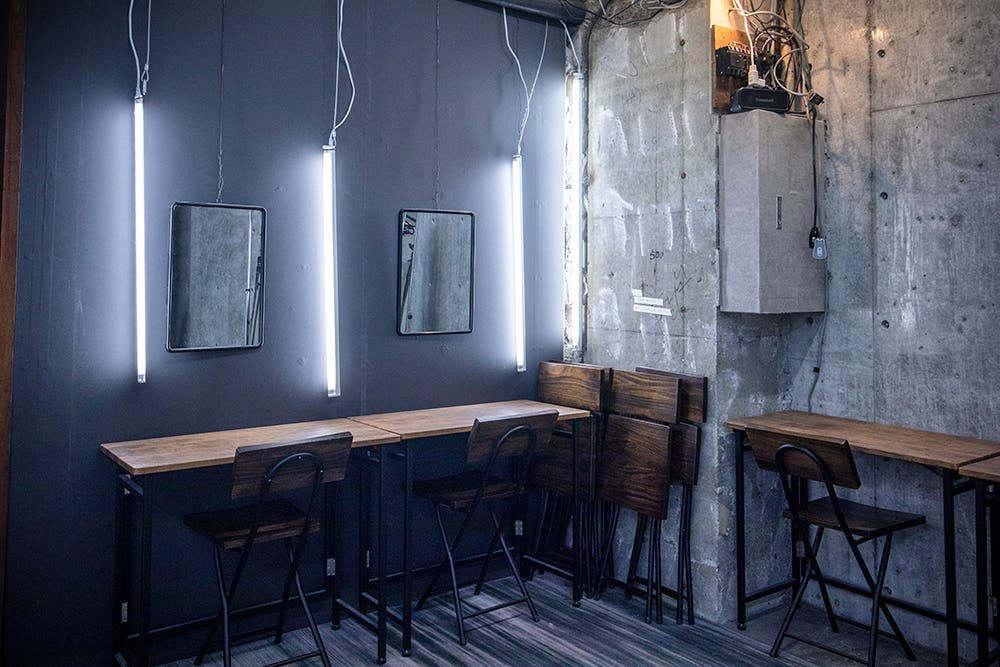 激安！機材無料、コンクリート壁、スモーク、天高4m【新宿三丁目駅徒歩３分】クロマキ無料の写真2