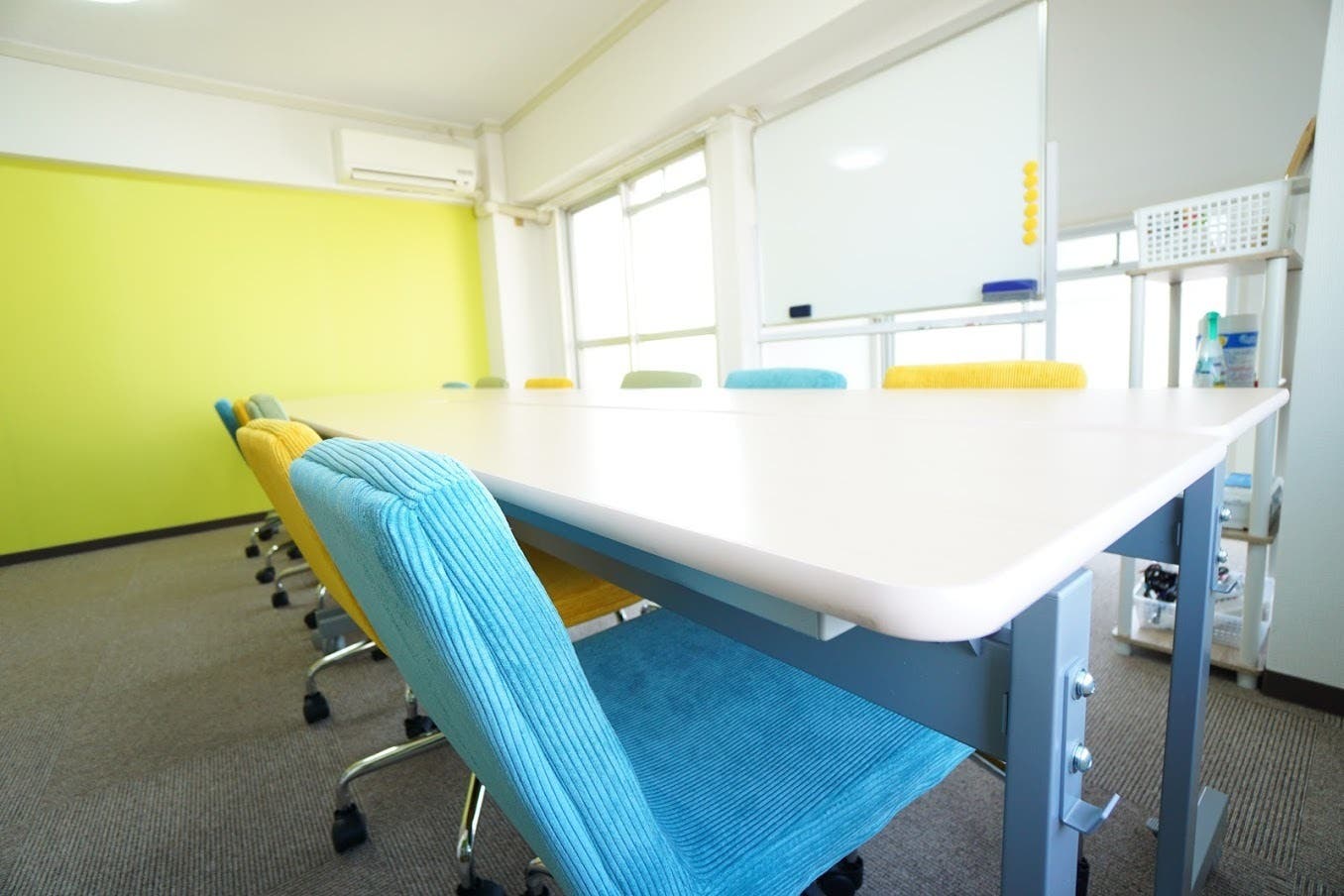 🥳新大阪駅徒歩2分🎉最大12名/Wi-Fi/大型モニター/プロジェクター/会議/ワーク/撮影＜レオン会議室＞📅木曜割実施中の写真12