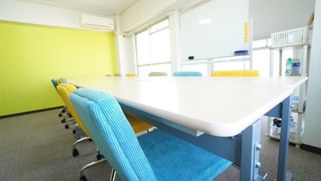 ✌️11月割✌️🥳新大阪駅徒歩2分🎉最大12名/Wi-Fi/大型モニター/プロジェクター/会議/ワーク/撮影<レオン会議室>の写真12