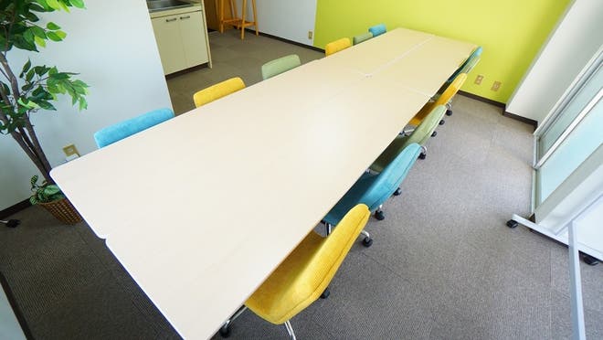 ✌️11月割✌️🥳新大阪駅徒歩2分🎉最大12名/Wi-Fi/大型モニター/プロジェクター/会議/ワーク/撮影<レオン会議室>の写真14