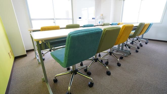 ✌️11月割✌️🥳新大阪駅徒歩2分🎉最大12名/Wi-Fi/大型モニター/プロジェクター/会議/ワーク/撮影<レオン会議室>の写真15